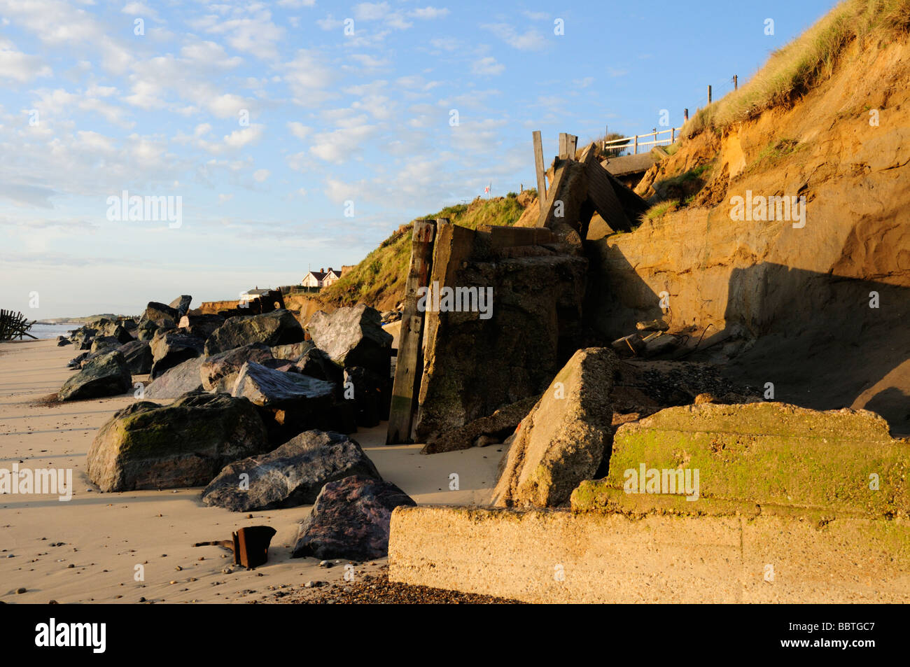 Happisburgh erosion hi-res stock photography and images - Alamy