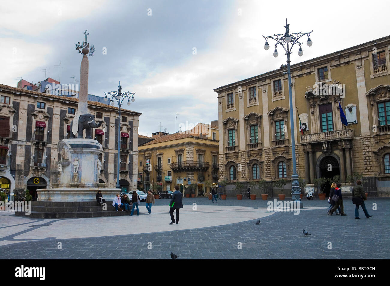 Fountain of the elephant, Duomo square, Catania, Sicily, Italy, Europe ...