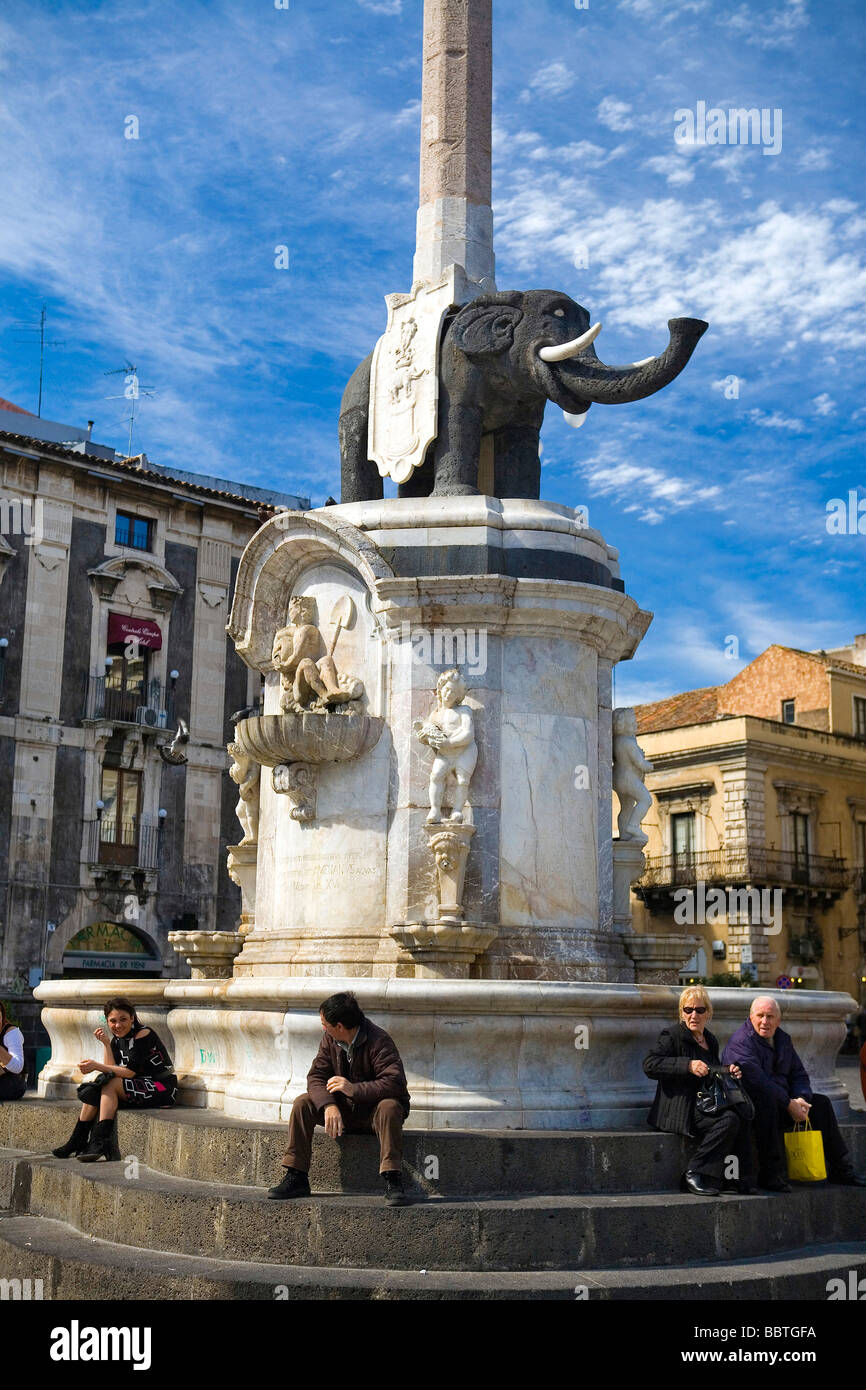 Fountain of the elephant, Duomo square, Catania, Sicily, Italy, Europe ...