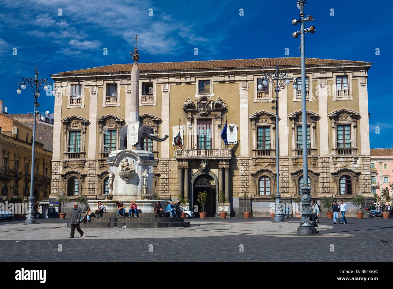 Fountain of the elephant, Duomo square, Catania, Sicily, Italy, Europe ...