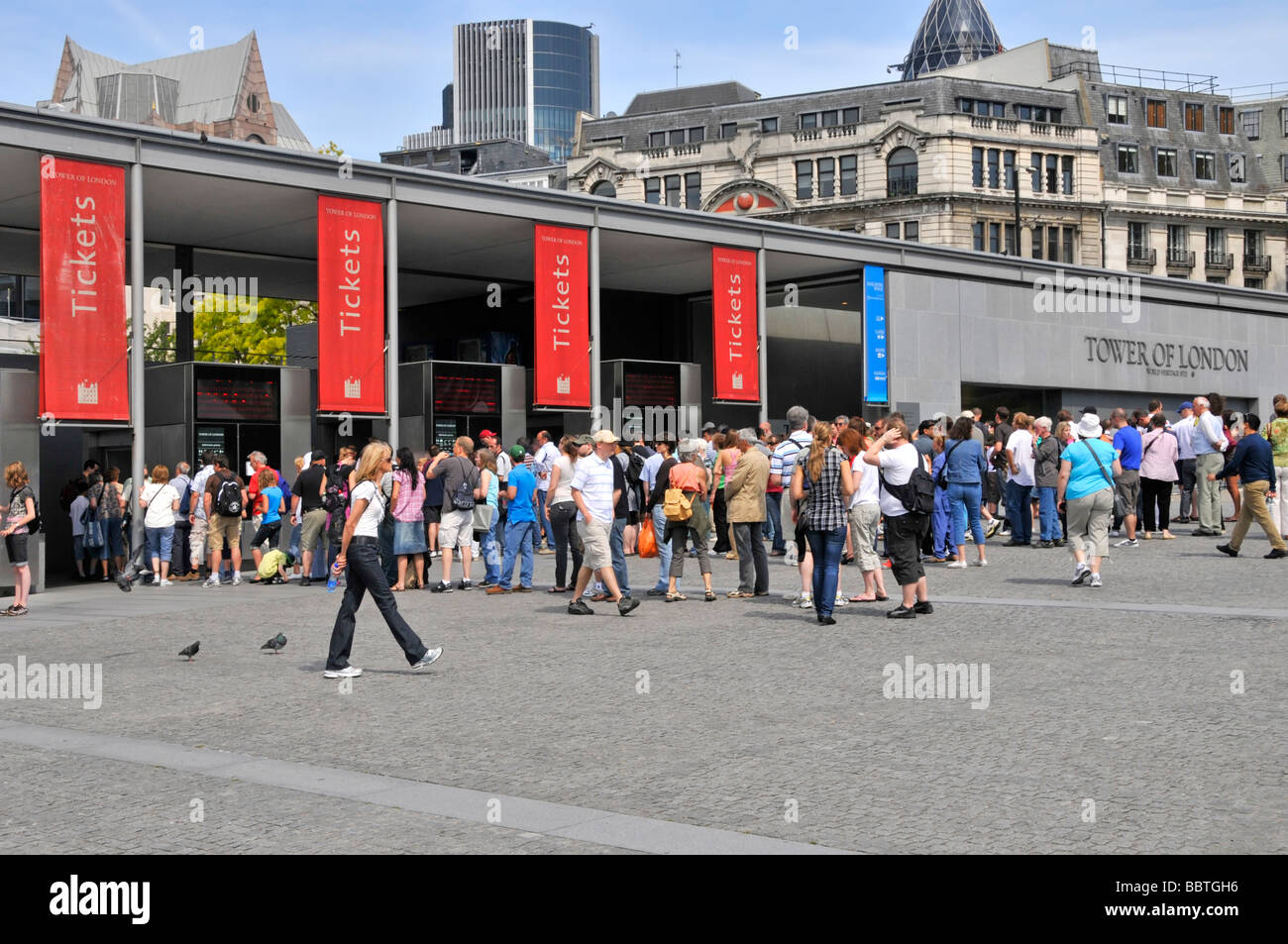 Ticket queue hi-res stock photography and images - Alamy