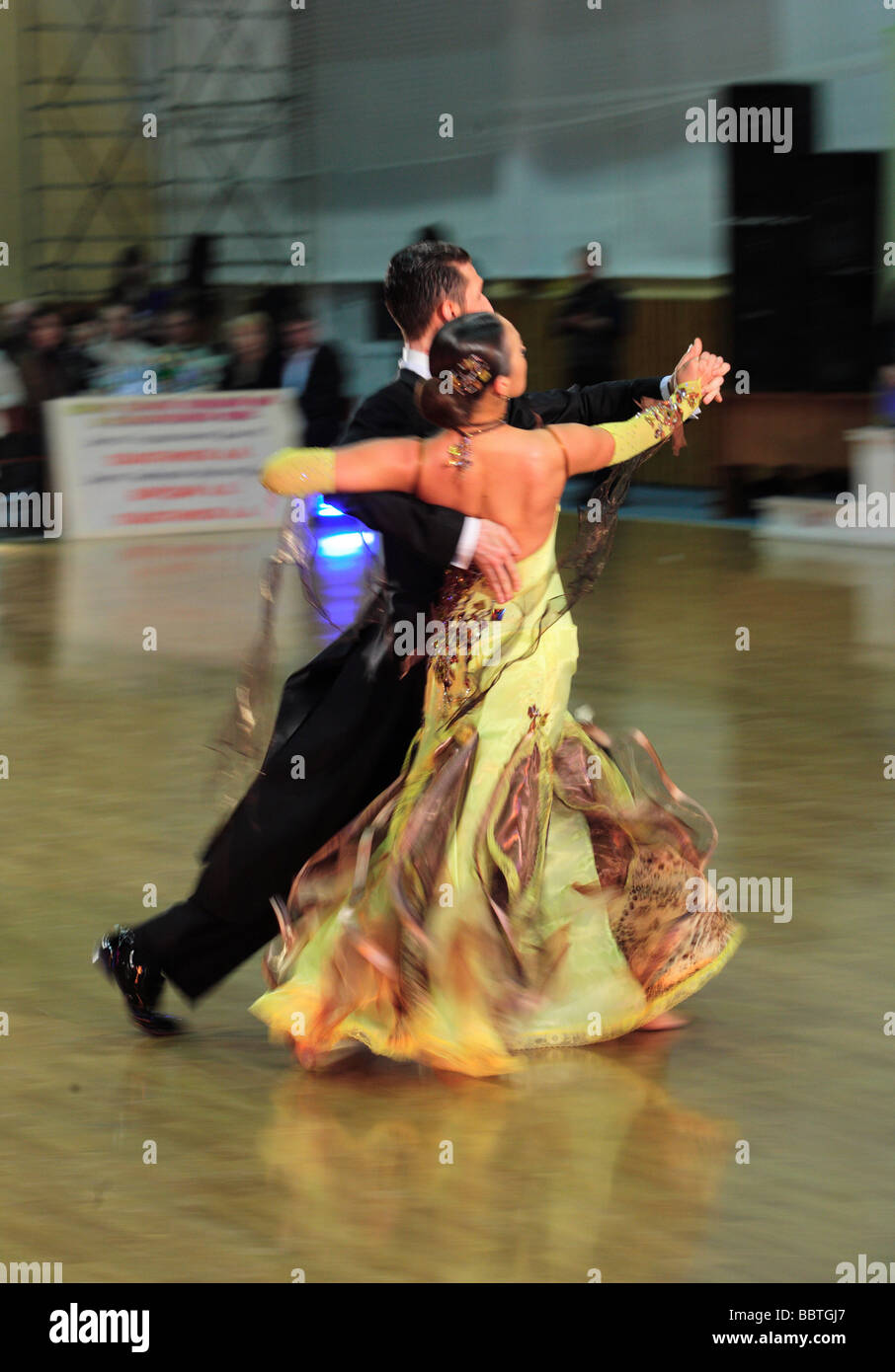 Ballroom dance hi-res stock photography and images - Alamy