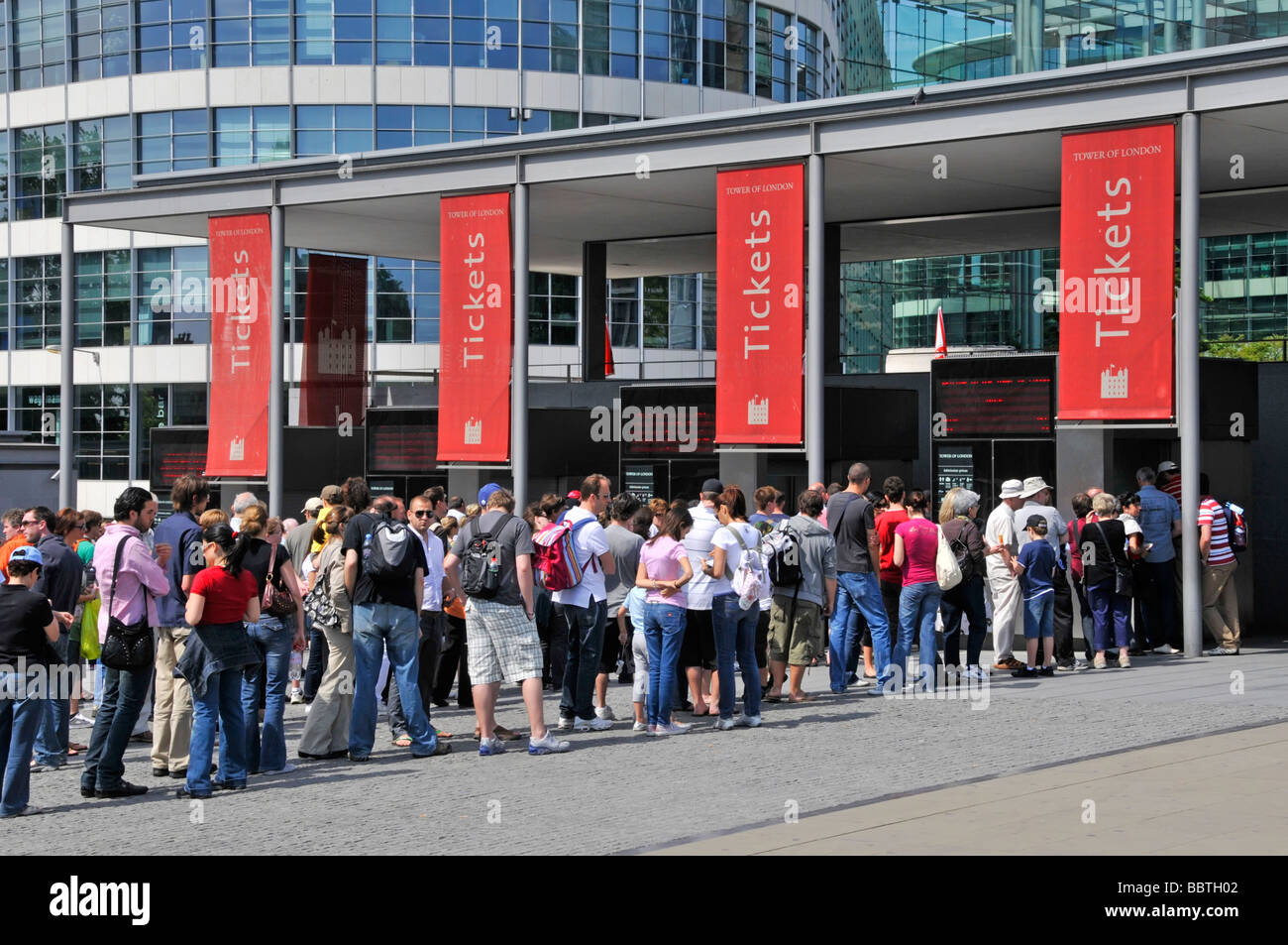 Visiting the tower of london hi-res stock photography and images - Alamy