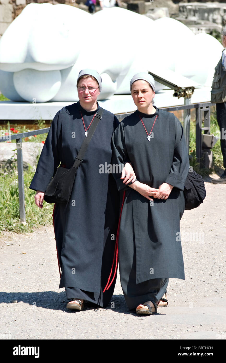 Roman nuns hi-res stock photography and images - Alamy