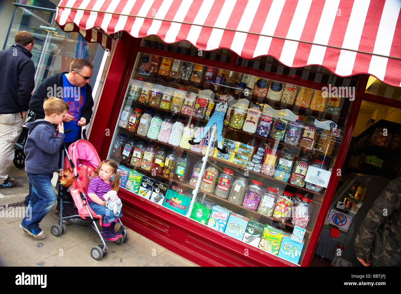 Old sweet shop window hi-res stock photography and images - Alamy
