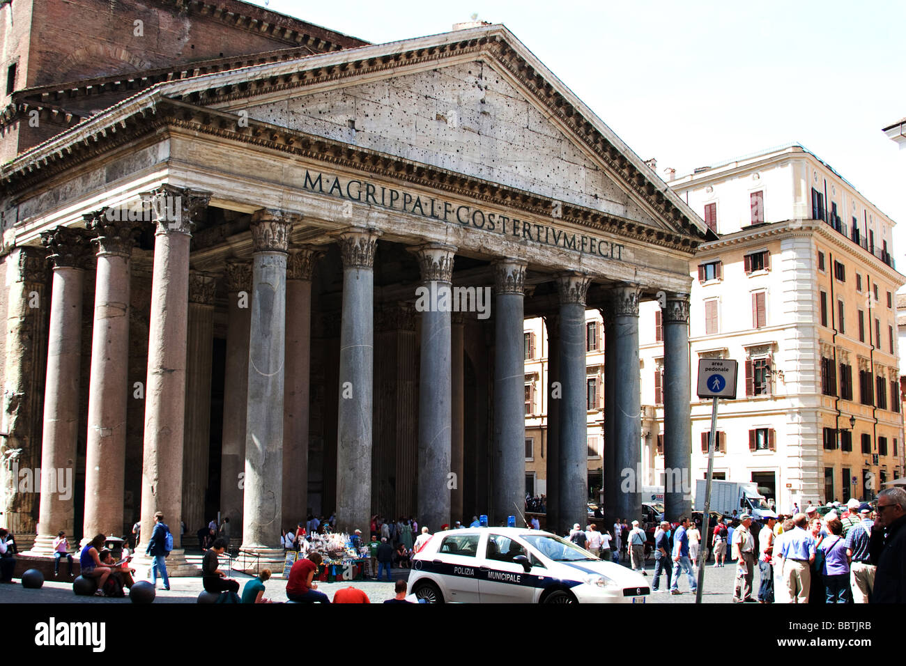 Tourists pantheon church rome hi-res stock photography and images - Alamy