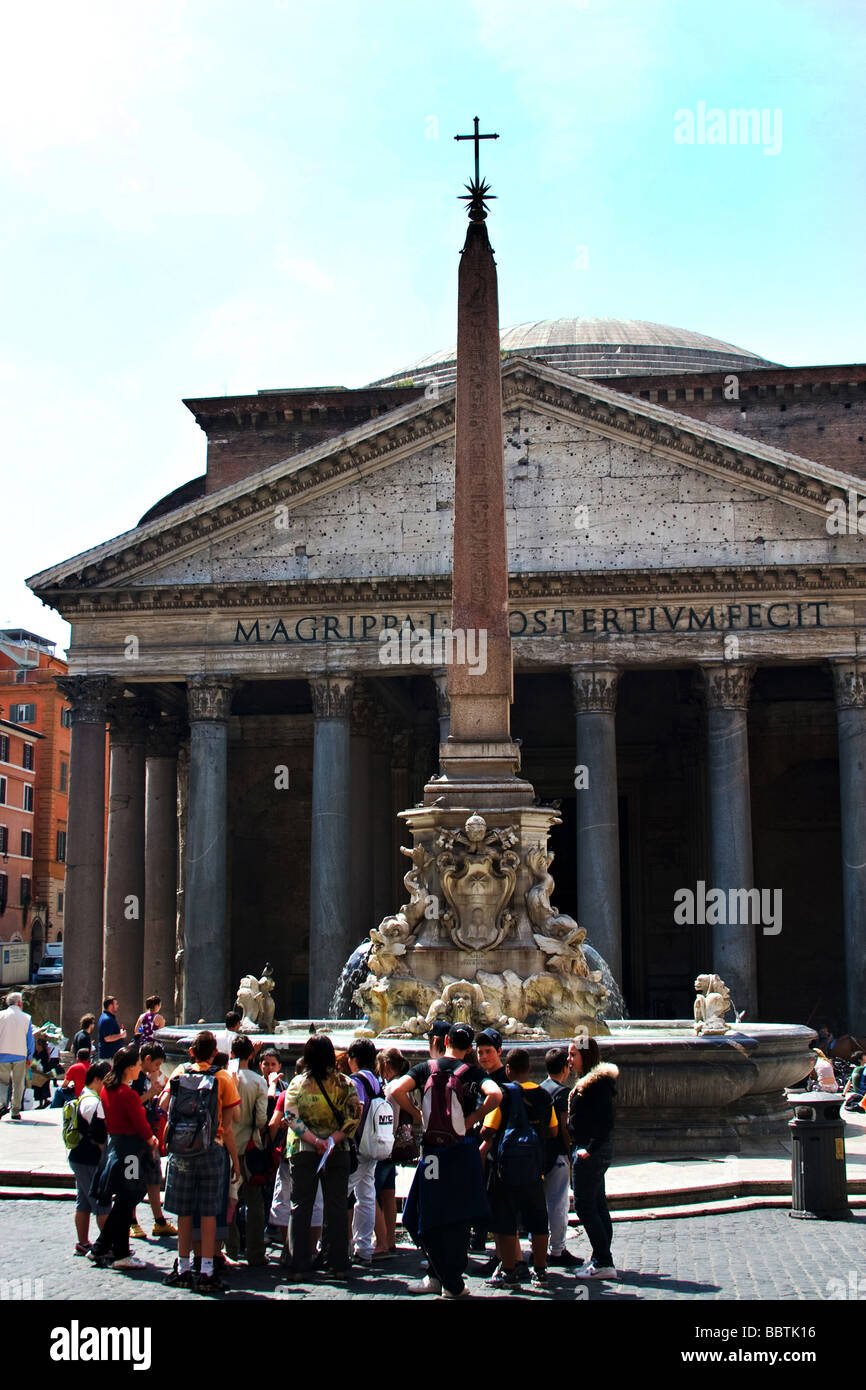 Tourists pantheon church rome hi-res stock photography and images - Alamy