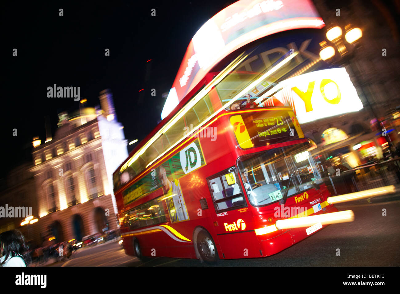 red bus, Piccadilly Circus, London Stock Photo - Alamy