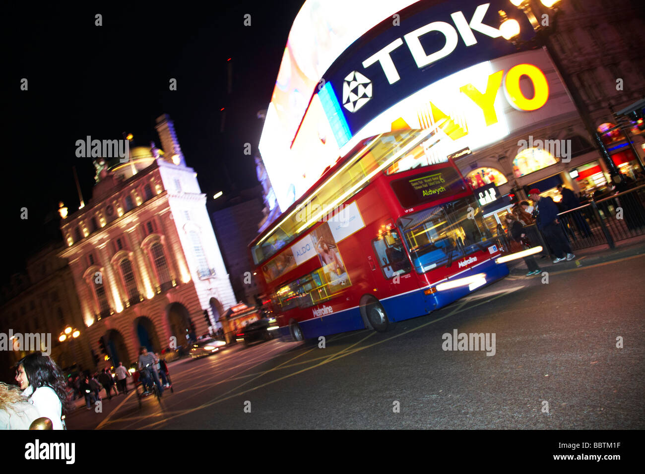 Piccadilly circus london bus hi-res stock photography and images - Alamy