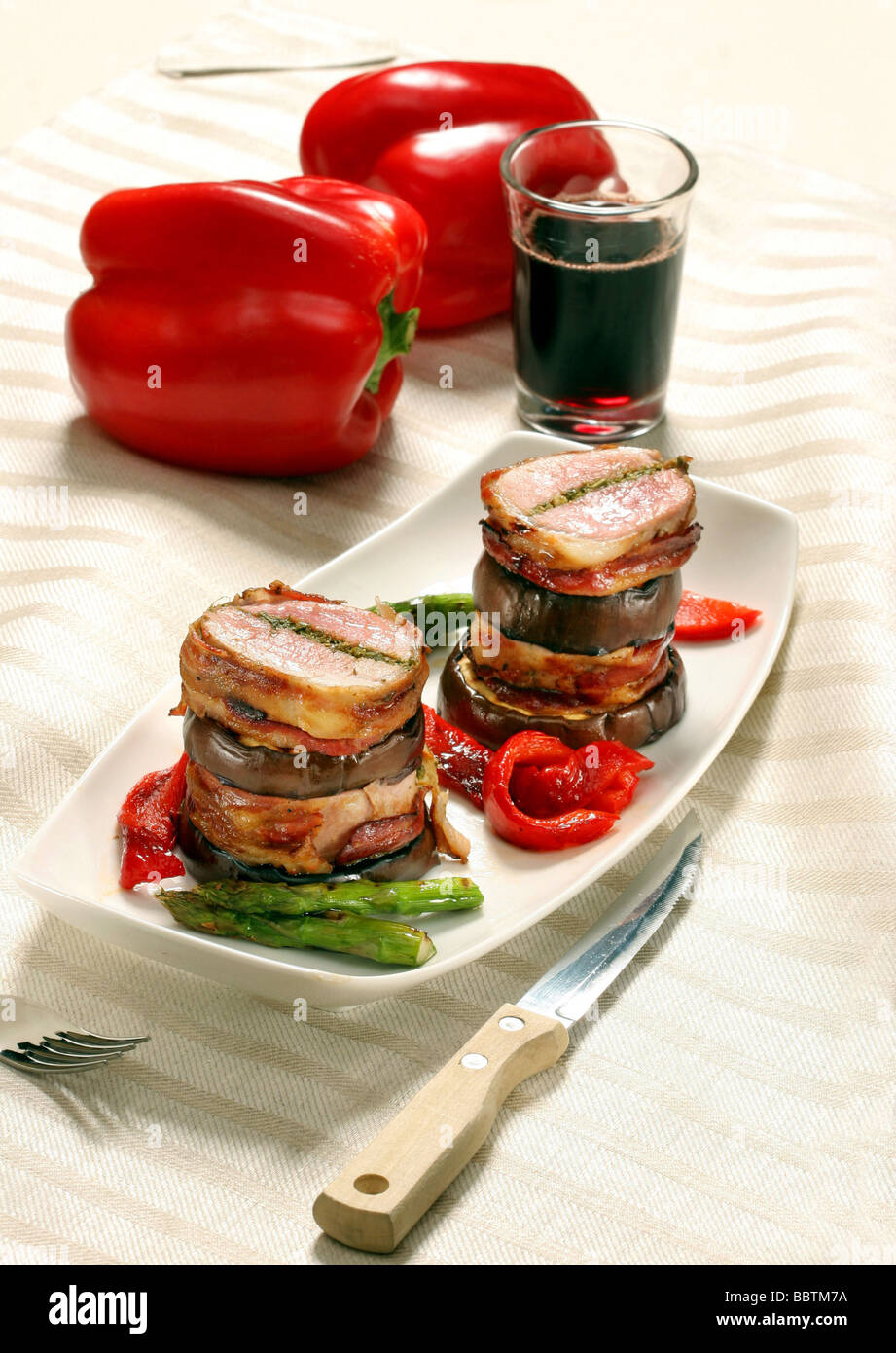 Pork fillet with whole roasted pig hi-res stock photography and images ...