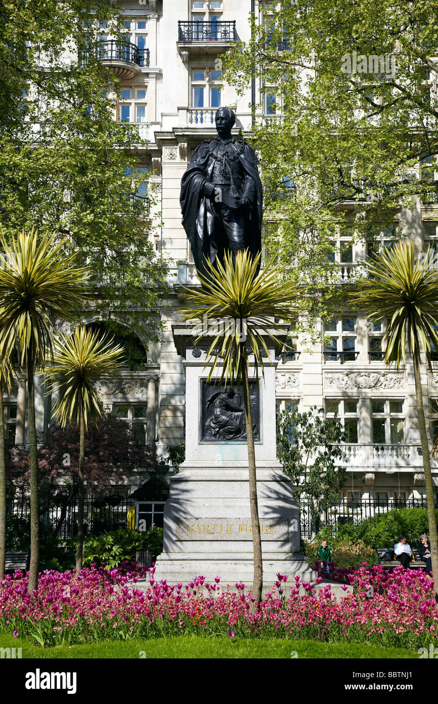 Sir henry bartle edward frere statue hi-res stock photography and ...