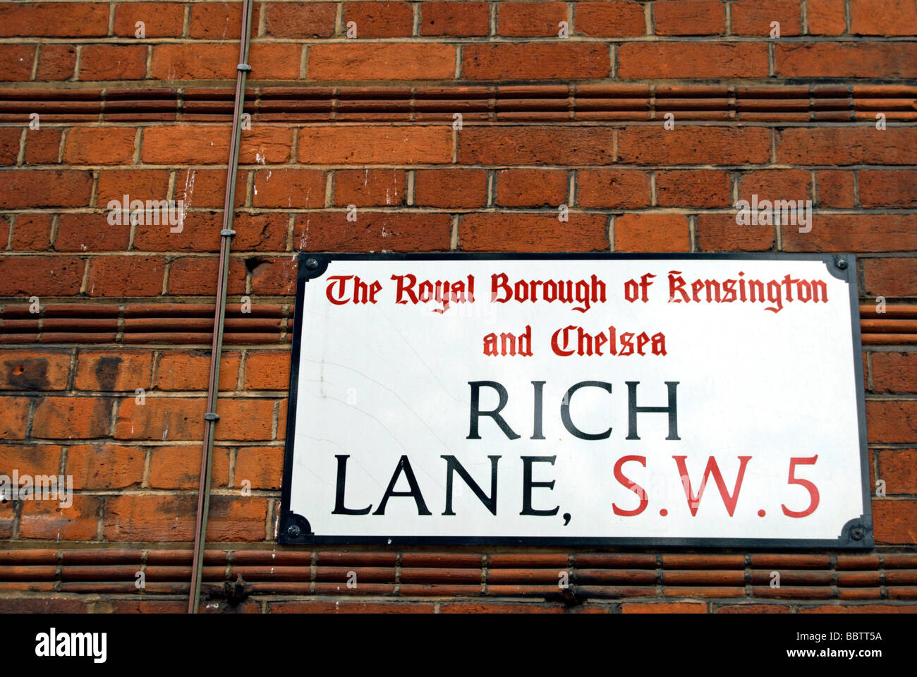 Street name plate hi-res stock photography and images - Alamy