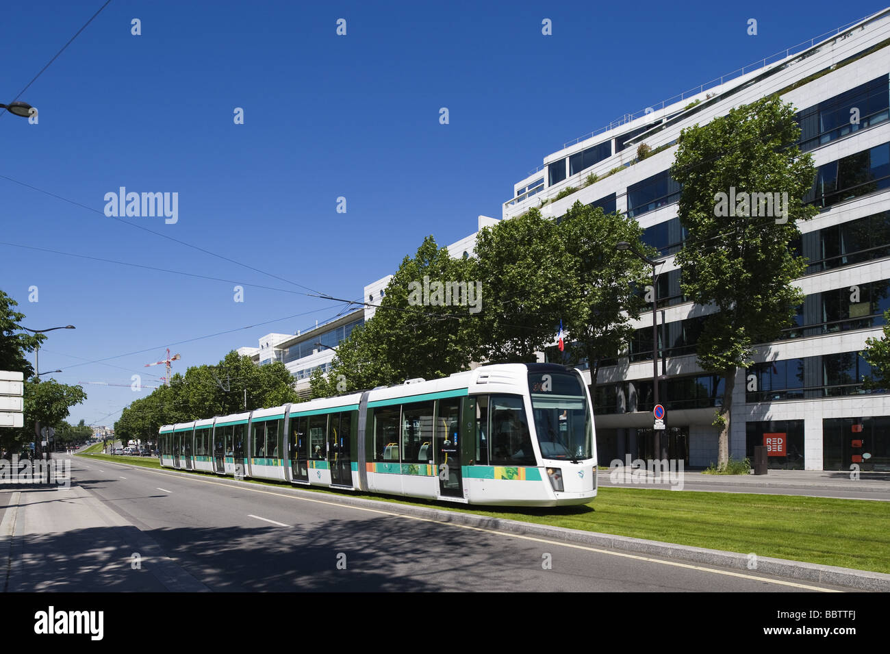 Paris Tramway T3 Stock Photo - Alamy