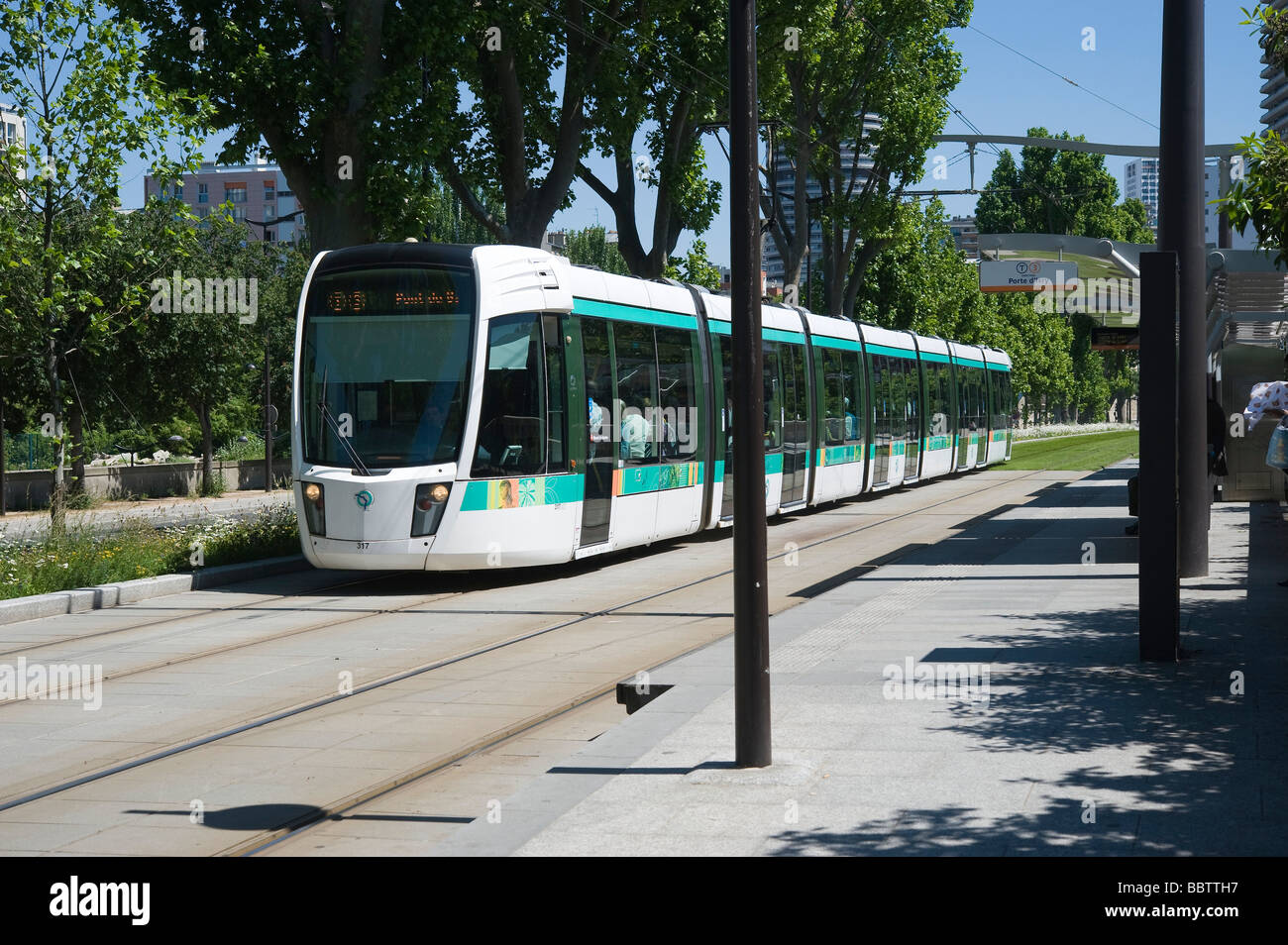 Paris Tramway T3 Stock Photo - Alamy