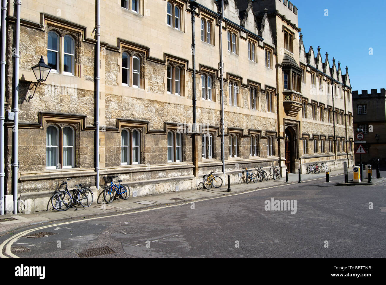 Entrance to oriel college hi-res stock photography and images - Alamy