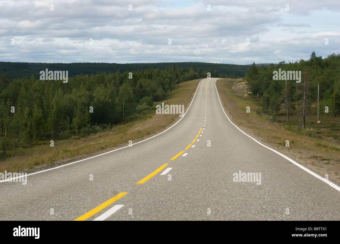 Long straight road between countryside hi-res stock photography and ...