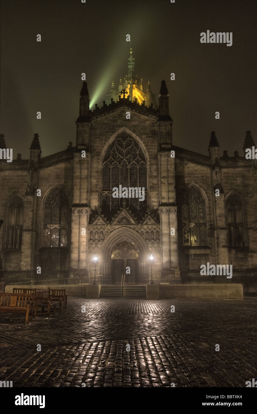 St Giles Cathedral on the Royal Mile Edinburgh on a foggy night Stock ...