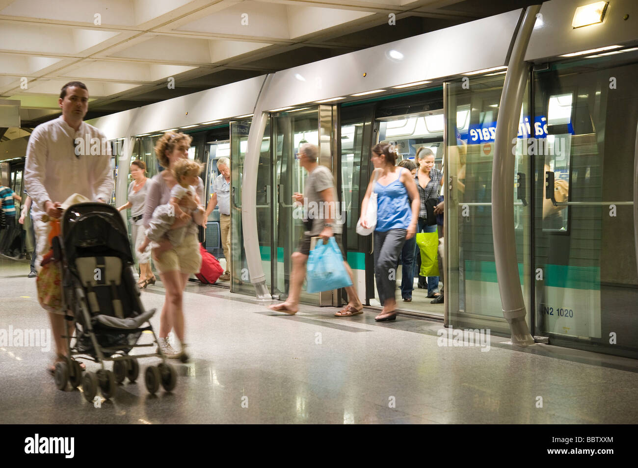Line 14 metro paris hi-res stock photography and images - Alamy
