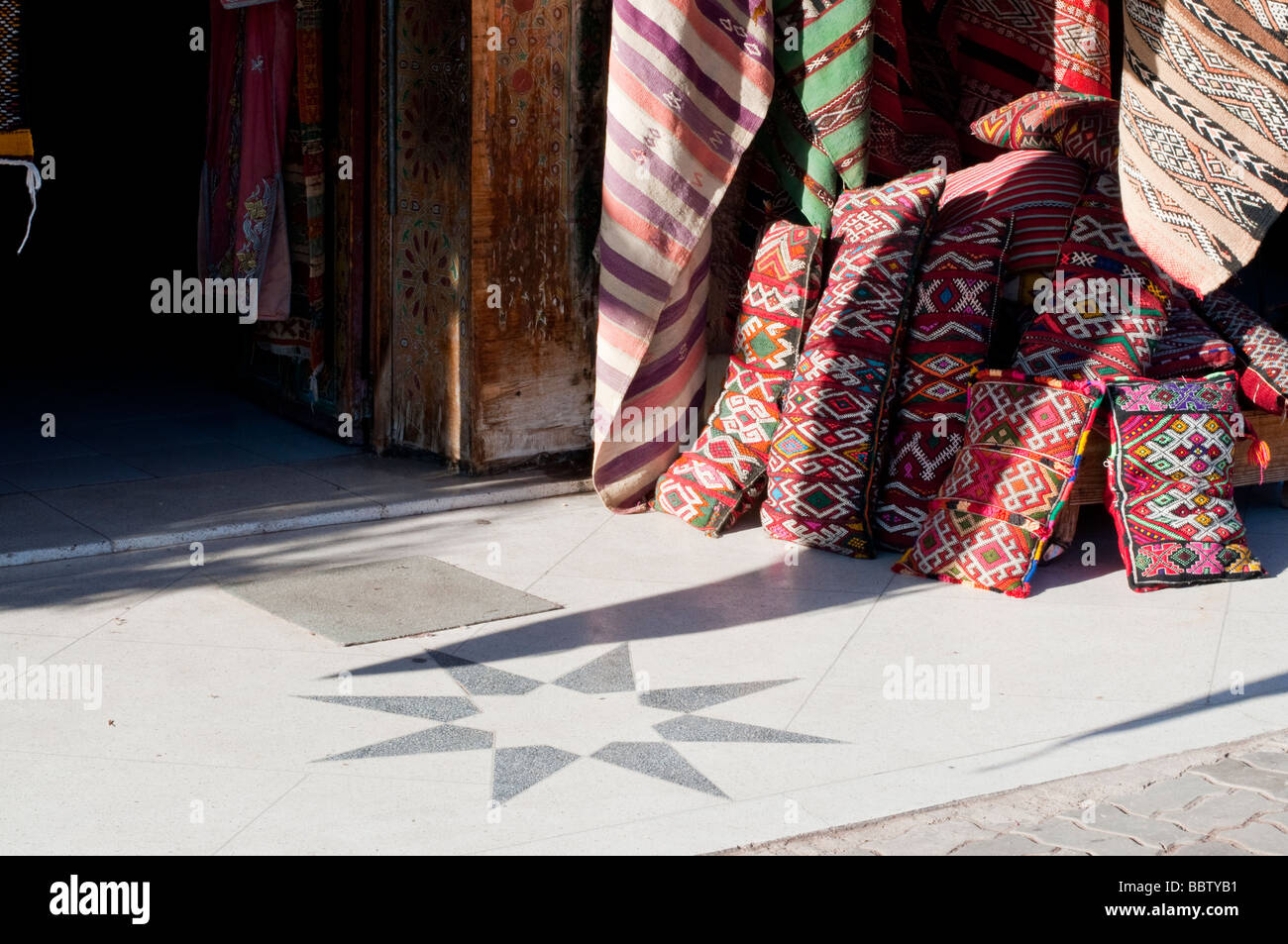 Rug seller hi-res stock photography and images - Alamy