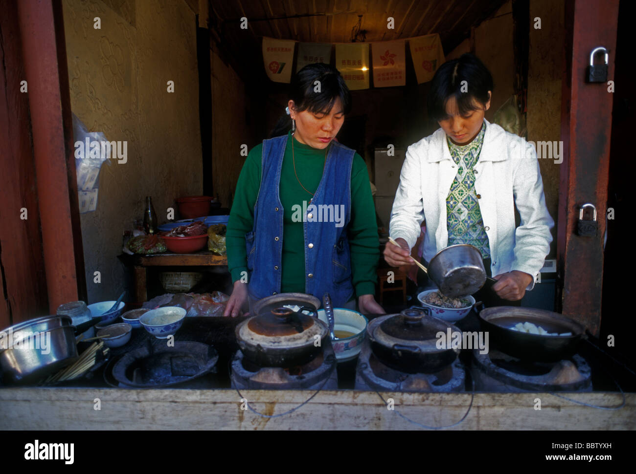 Chinese women, workers, working, cook, cooks, cooking, food vendor, food vendors, eatery ...