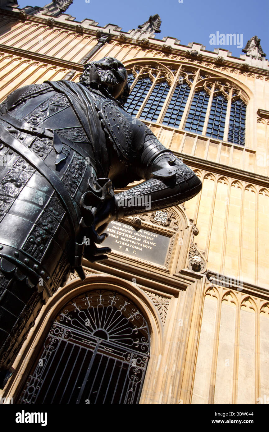 Earl of Pembroke Statue, Bodleian Library Courtyard, The University of ...