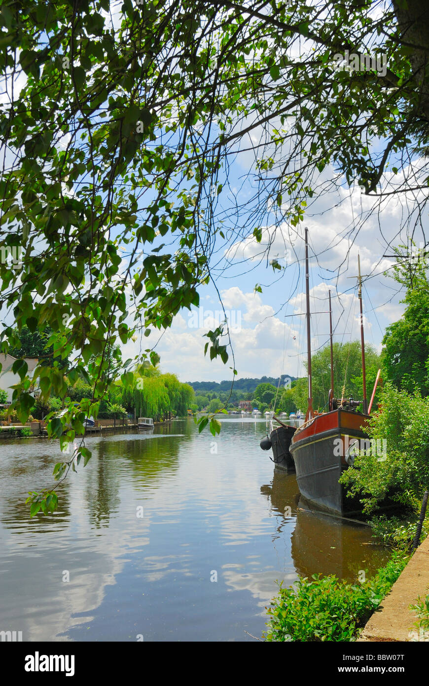 Thameside windsor hi-res stock photography and images - Alamy