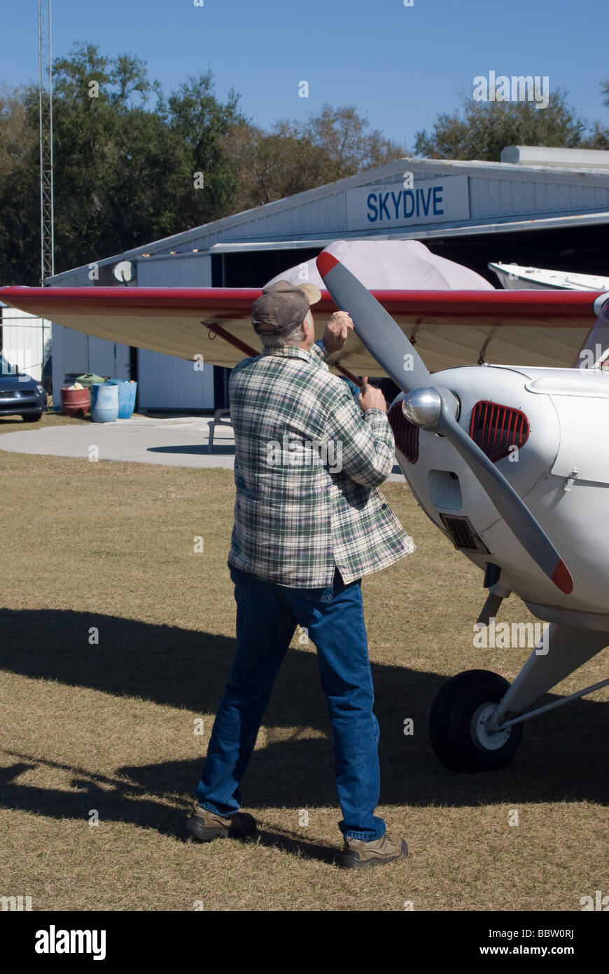 Hand start airplane hi-res stock photography and images - Alamy