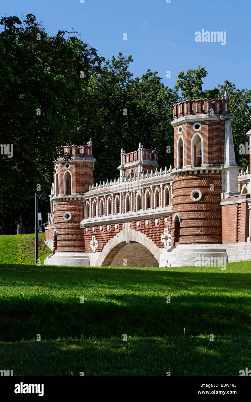 Bridge figure hi-res stock photography and images - Alamy