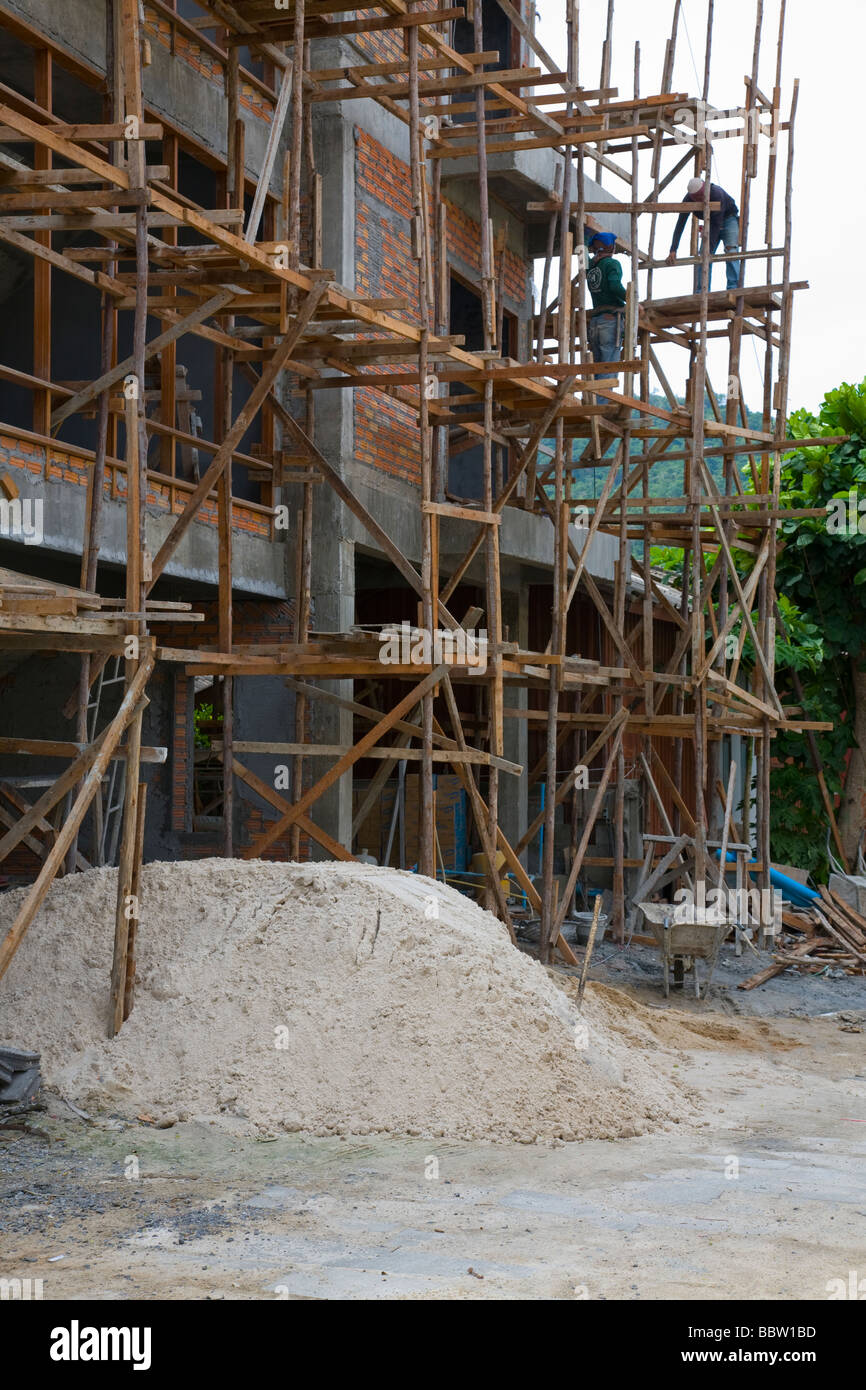 Rickety scaffolding at Thai building site Stock Photo - Alamy