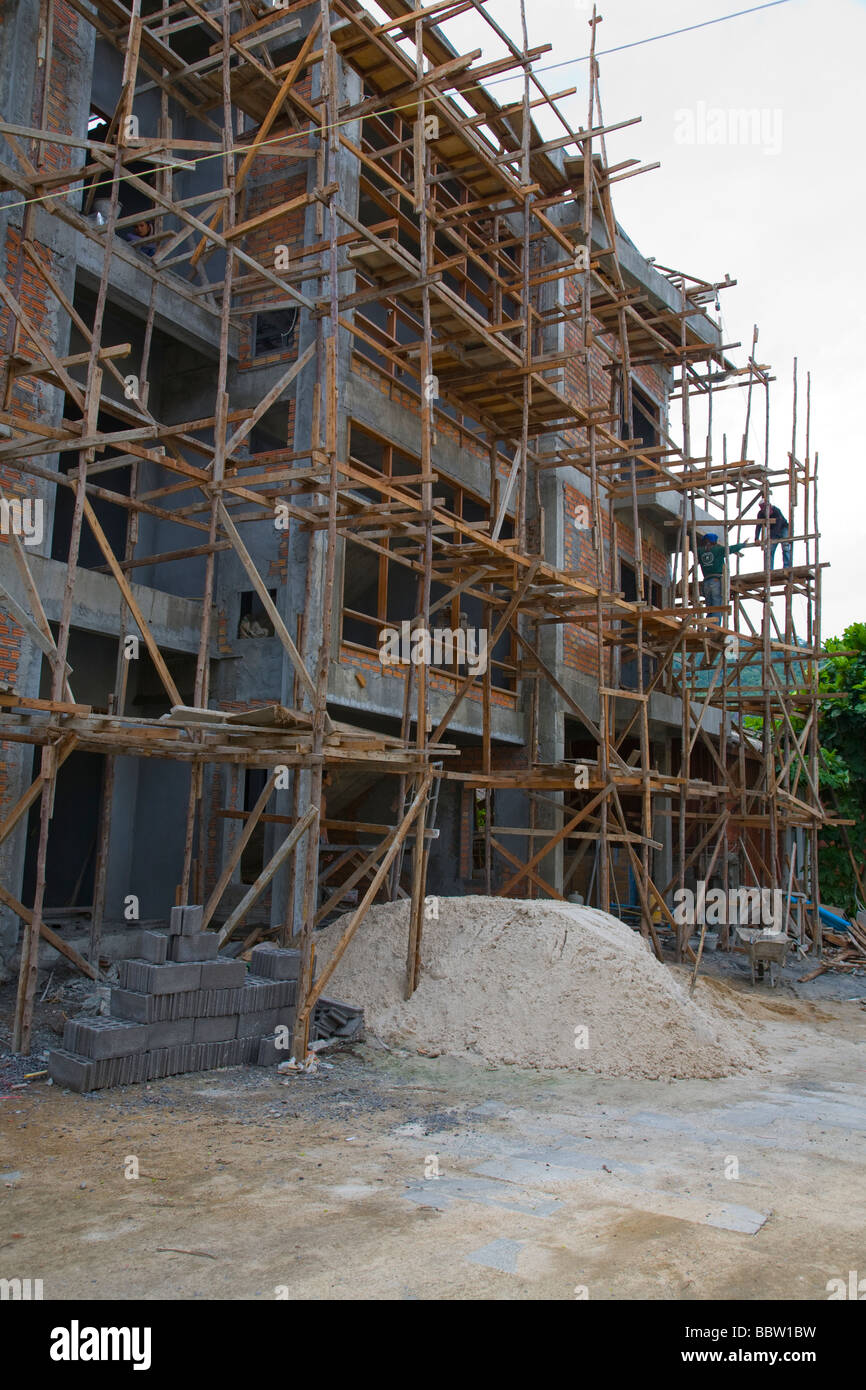 Rickety scaffolding at Thai building site Stock Photo - Alamy