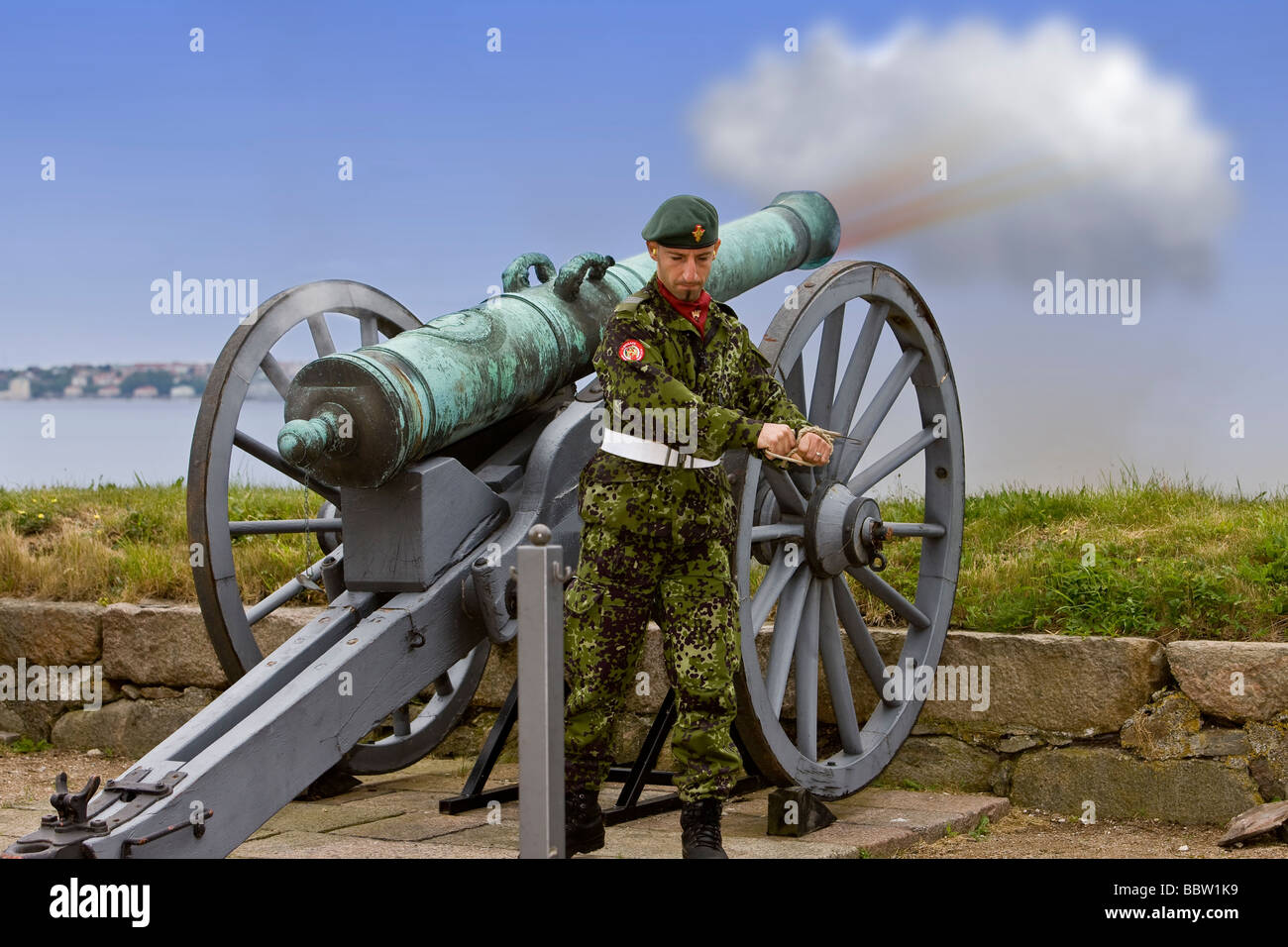Firing cannon hi-res stock photography and images - Alamy