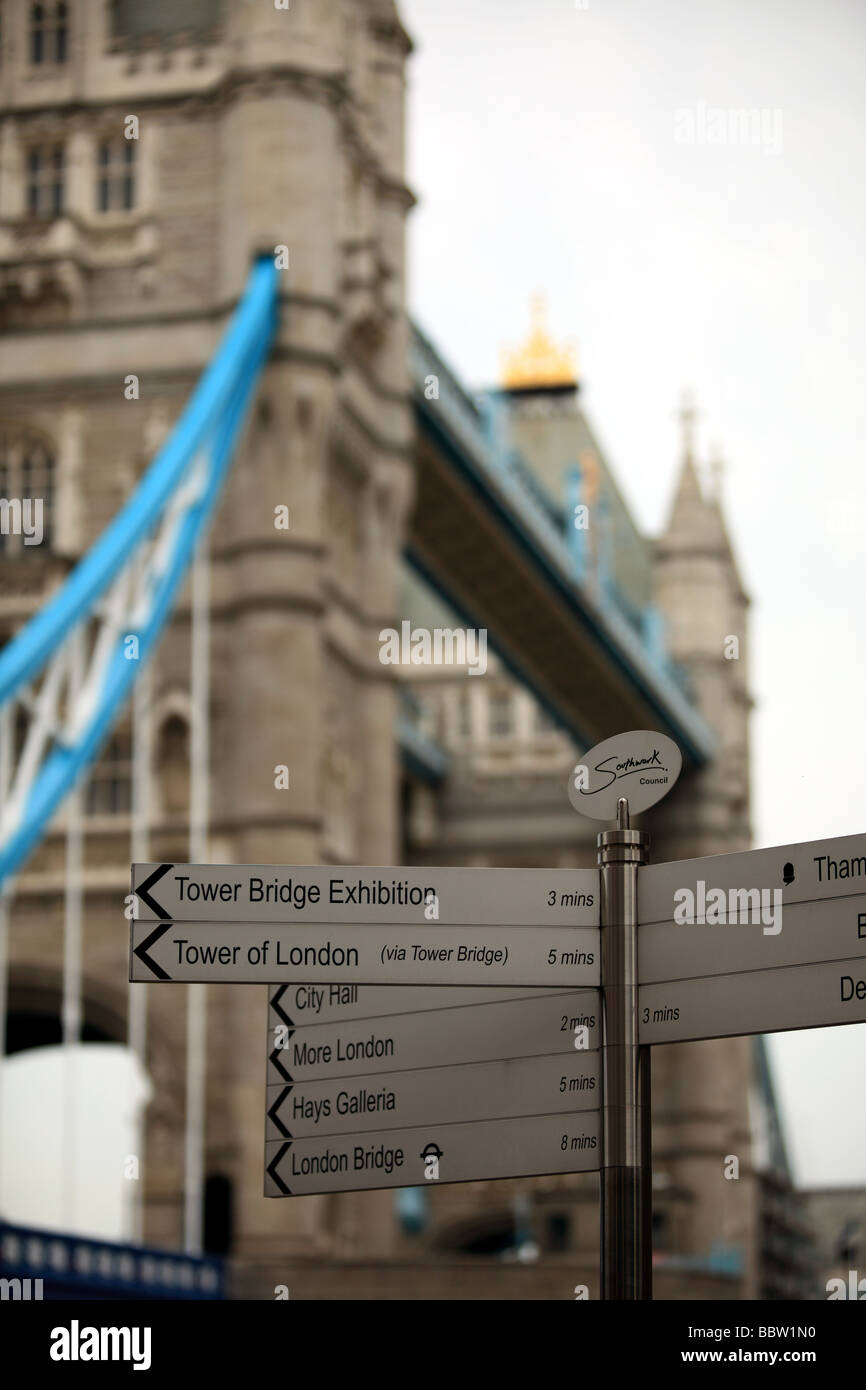Tower of london signpost hi-res stock photography and images - Alamy