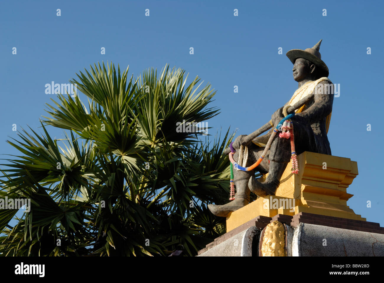 Statue of King Setthathirat, ruler from 1548-1571, at Pha That Luang ...