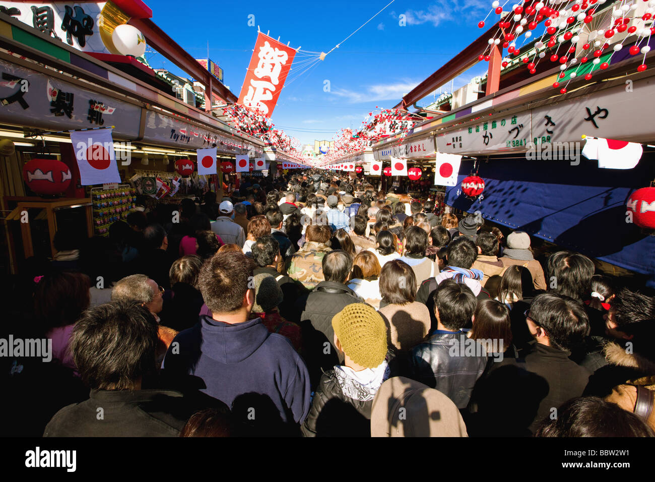 People outside shops in congested marketplace Stock Photo - Alamy