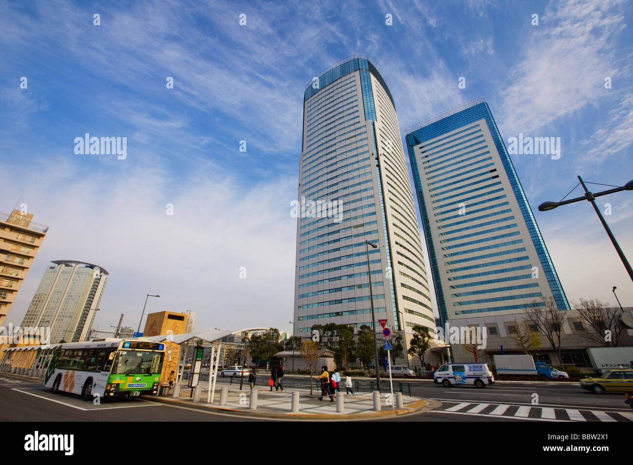 Bus stop and buildings hi-res stock photography and images - Alamy