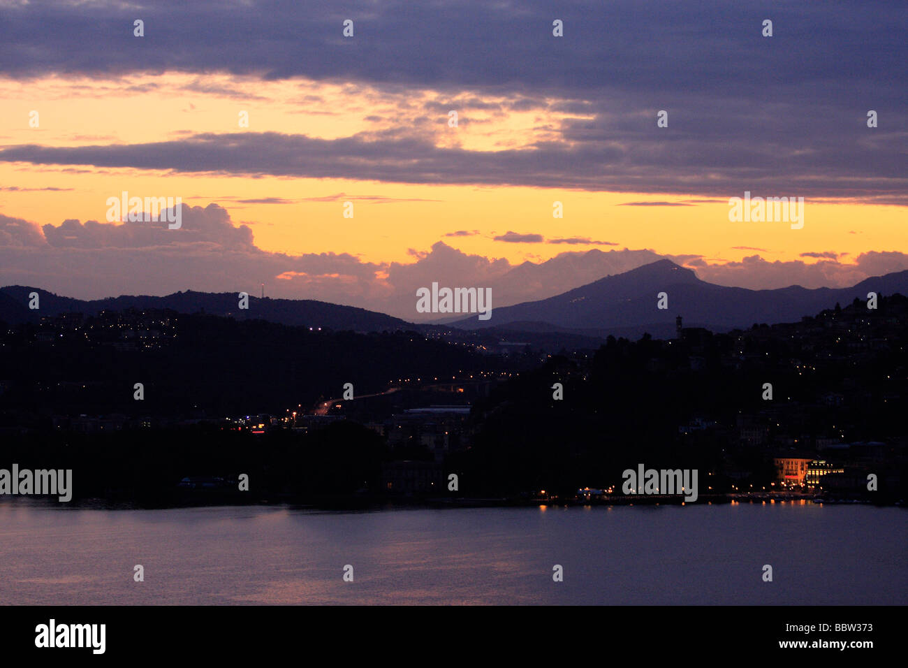 Lake como sunset boat hi-res stock photography and images - Alamy