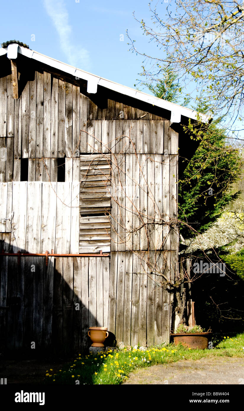 Old wooden barn in the South West of France Stock Photo - Alamy