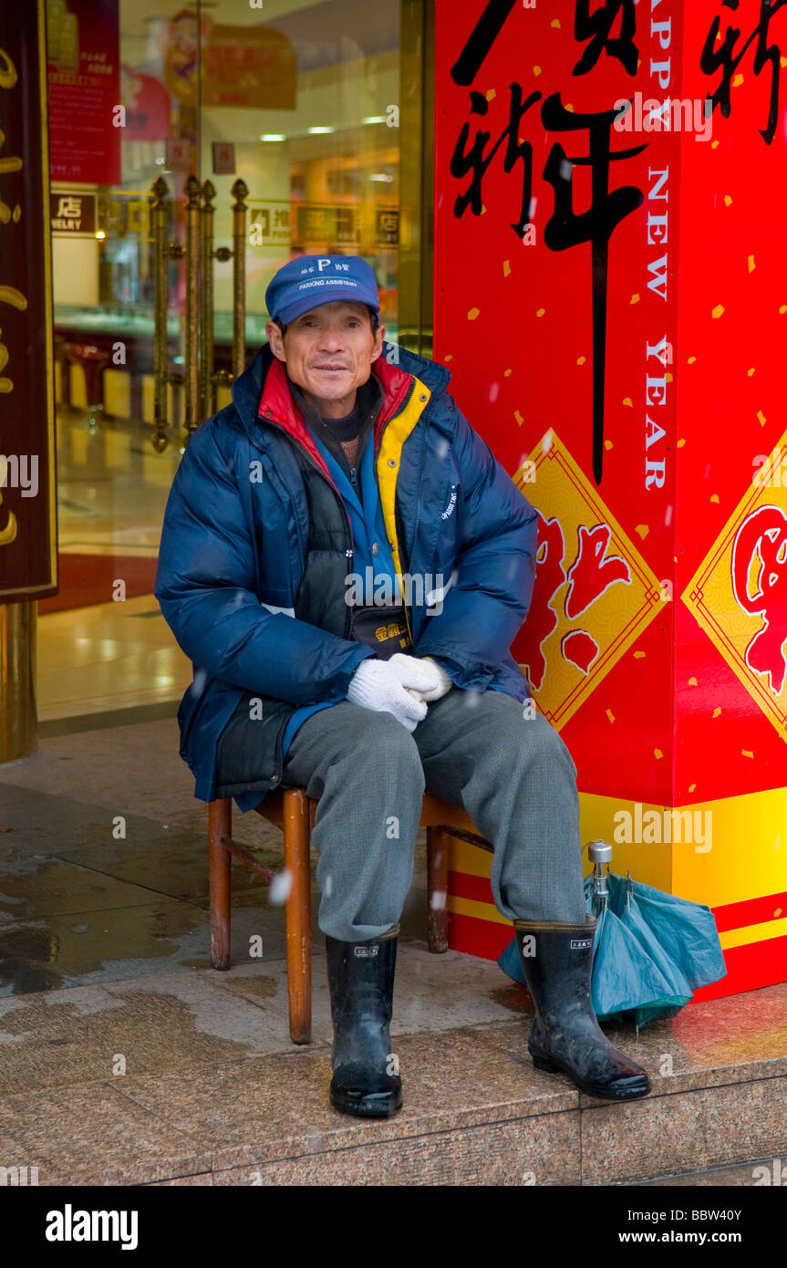 Chinese guard near shanghai shop Stock Photo - Alamy