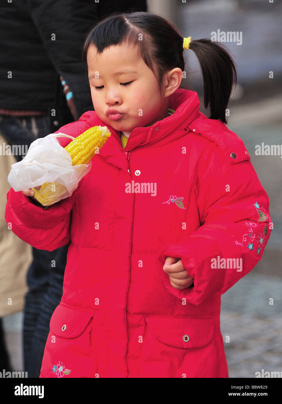 China shanghai cute young chinese hi-res stock photography and images ...