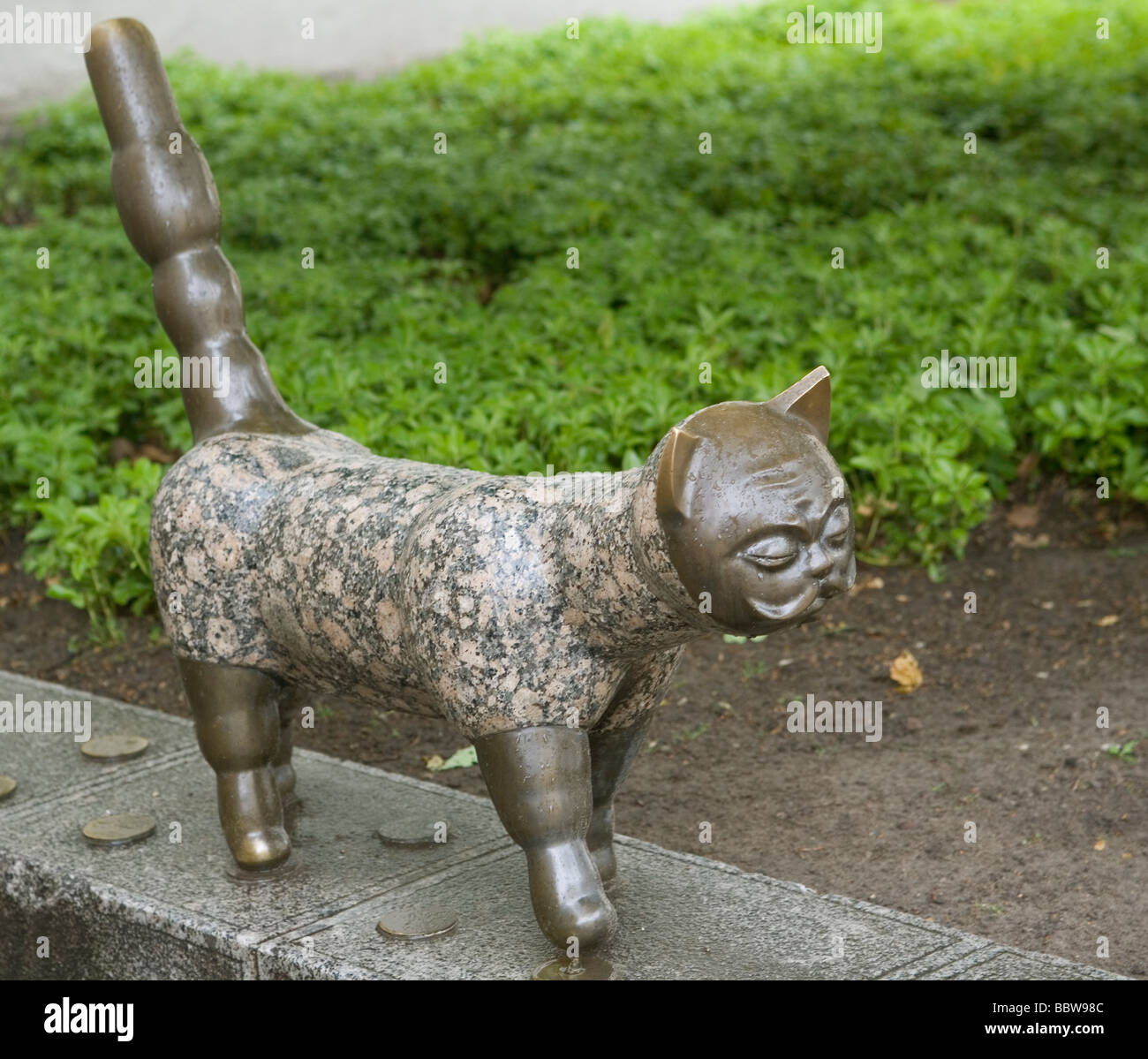 Lithuania Klaipeda Cat statue Stock Photo - Alamy
