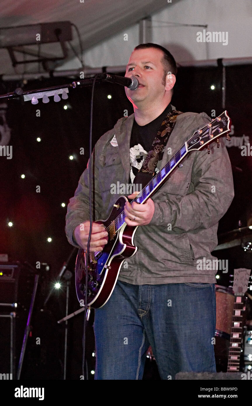 Peter Cunnah from d-ream pop band singing live at gigbeth 2008 Stock ...