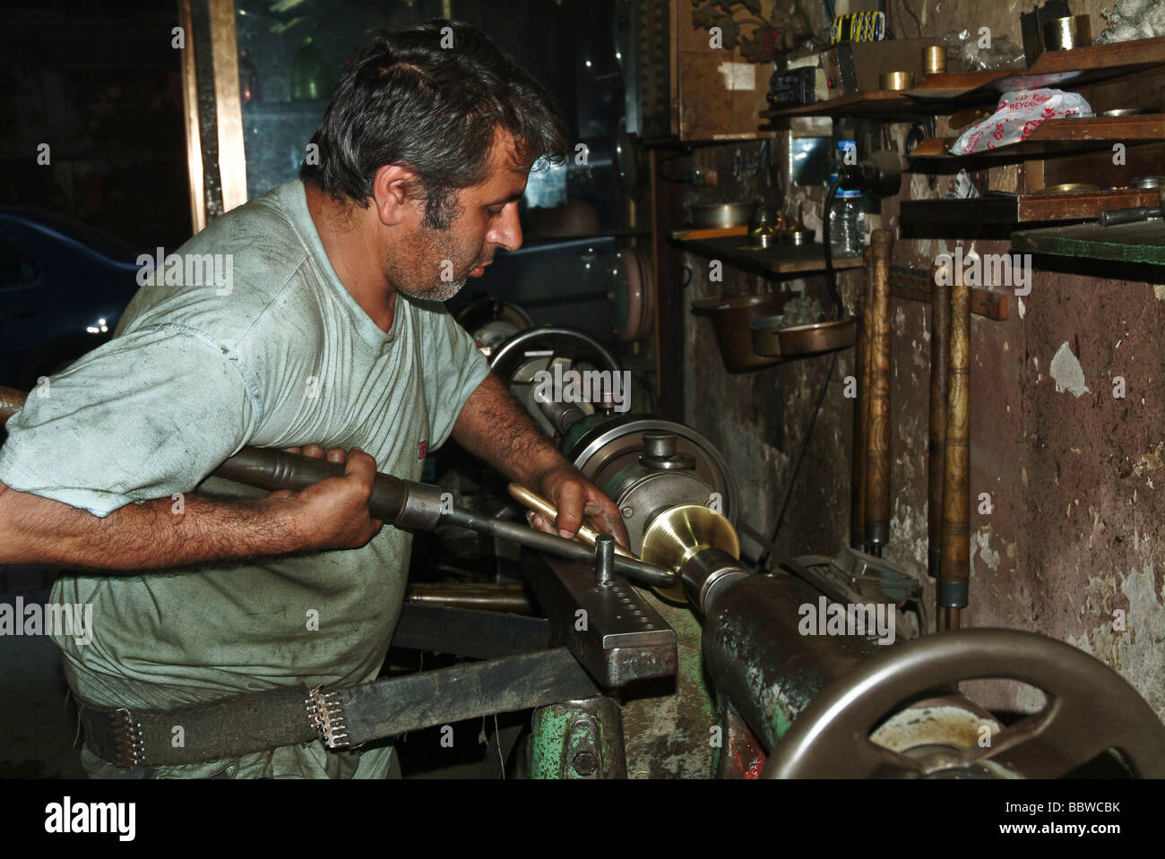Man working metal lathe hi-res stock photography and images - Alamy