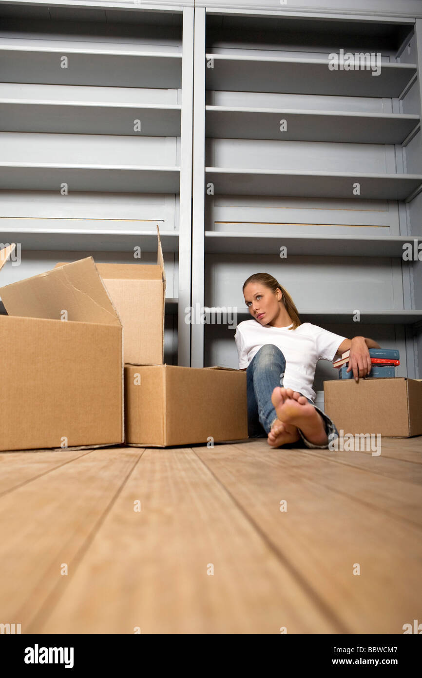 young woman and cartons, removal Stock Photo - Alamy