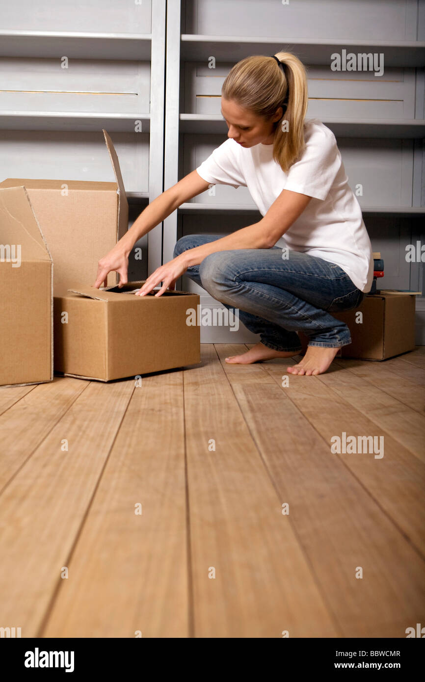 young woman and cartons, removal Stock Photo - Alamy