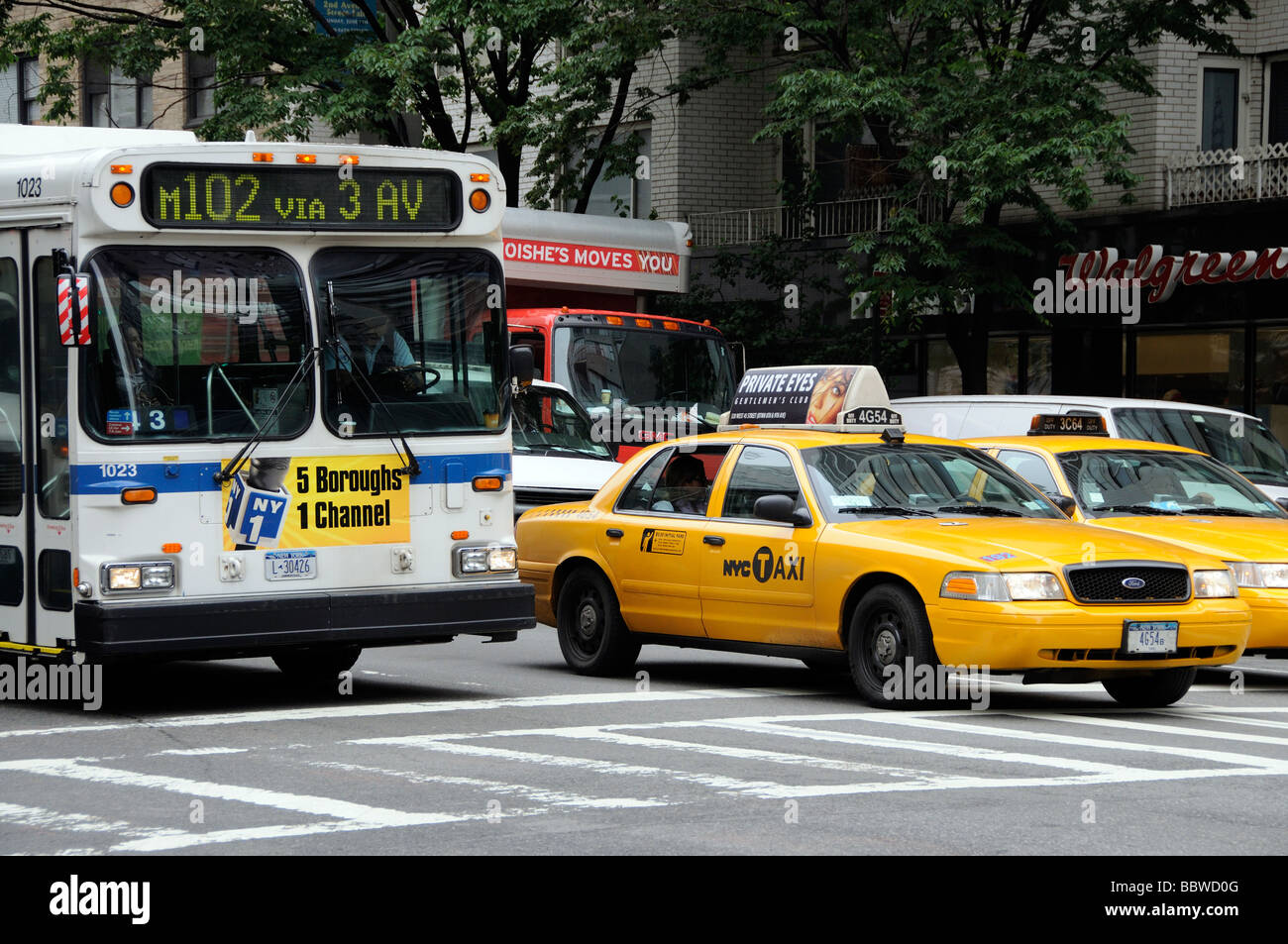 New York USA bus and yellow taxicabs Stock Photo - Alamy