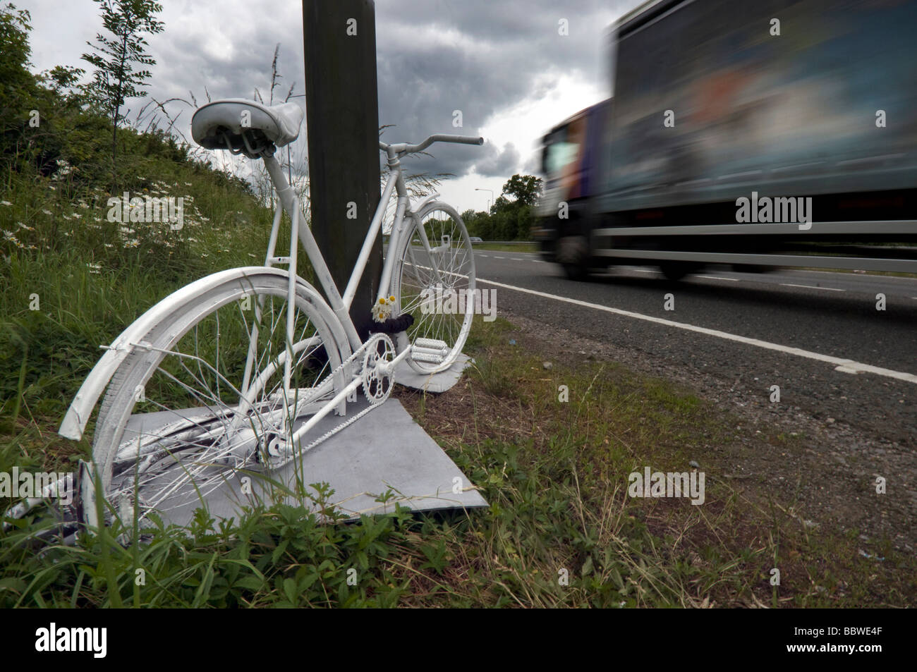 White memorial bike High Resolution Stock Photography and Images - Alamy