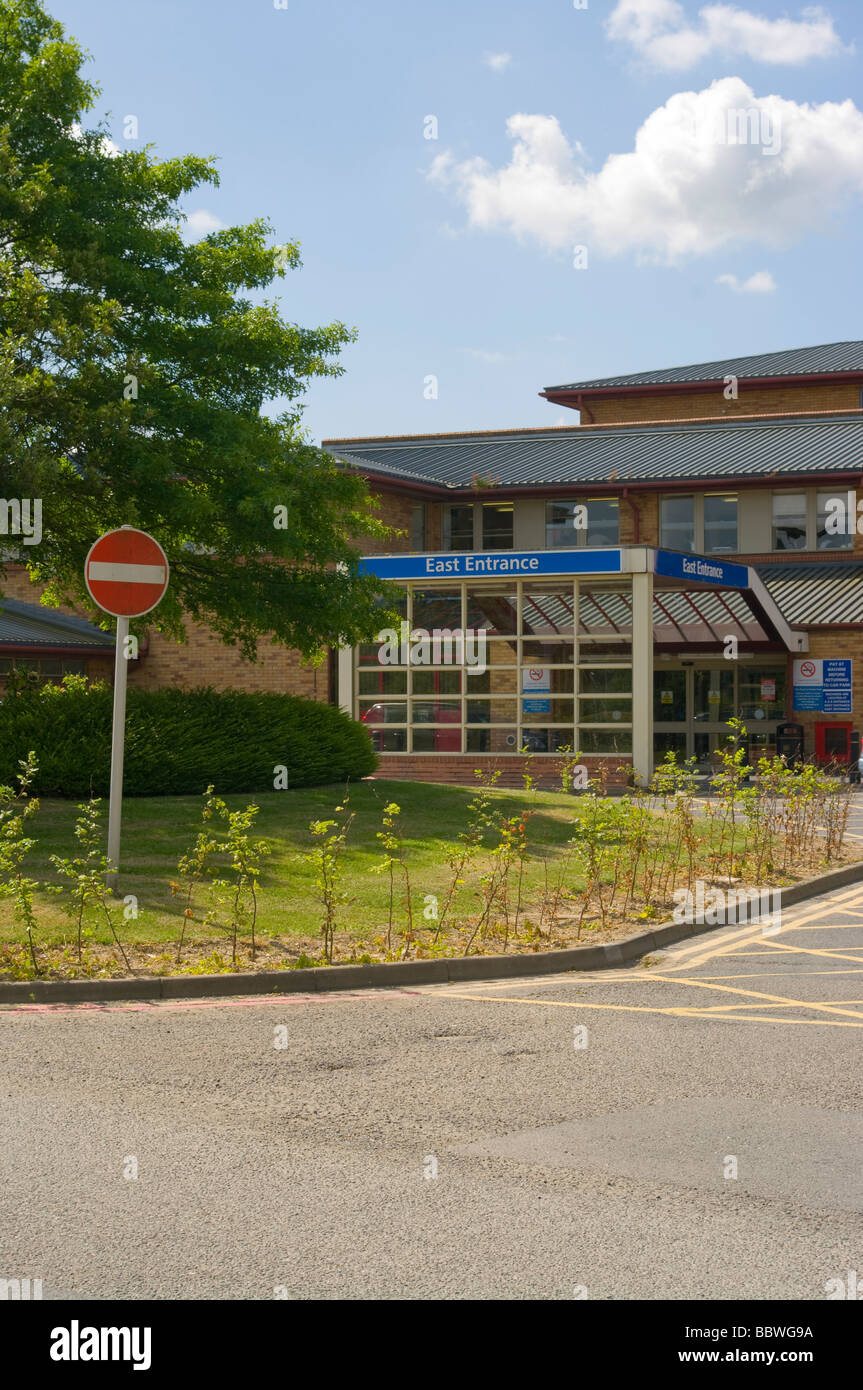 Hospital entrance doors hi-res stock photography and images - Alamy