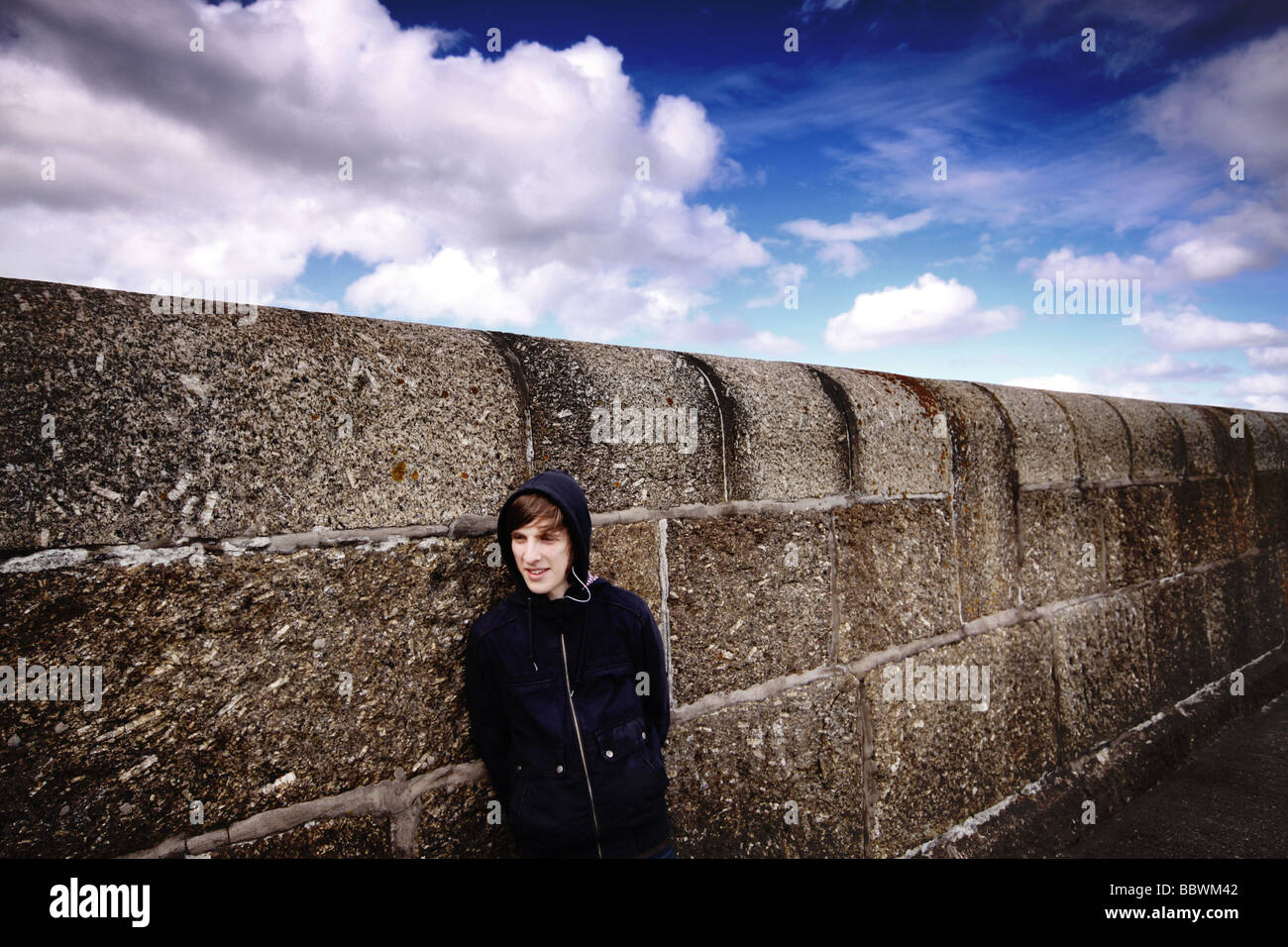Figure leaning against wall hi-res stock photography and images - Alamy