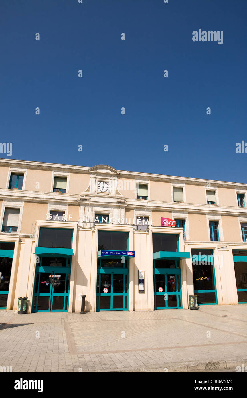 Train station of angouleme hi-res stock photography and images - Alamy