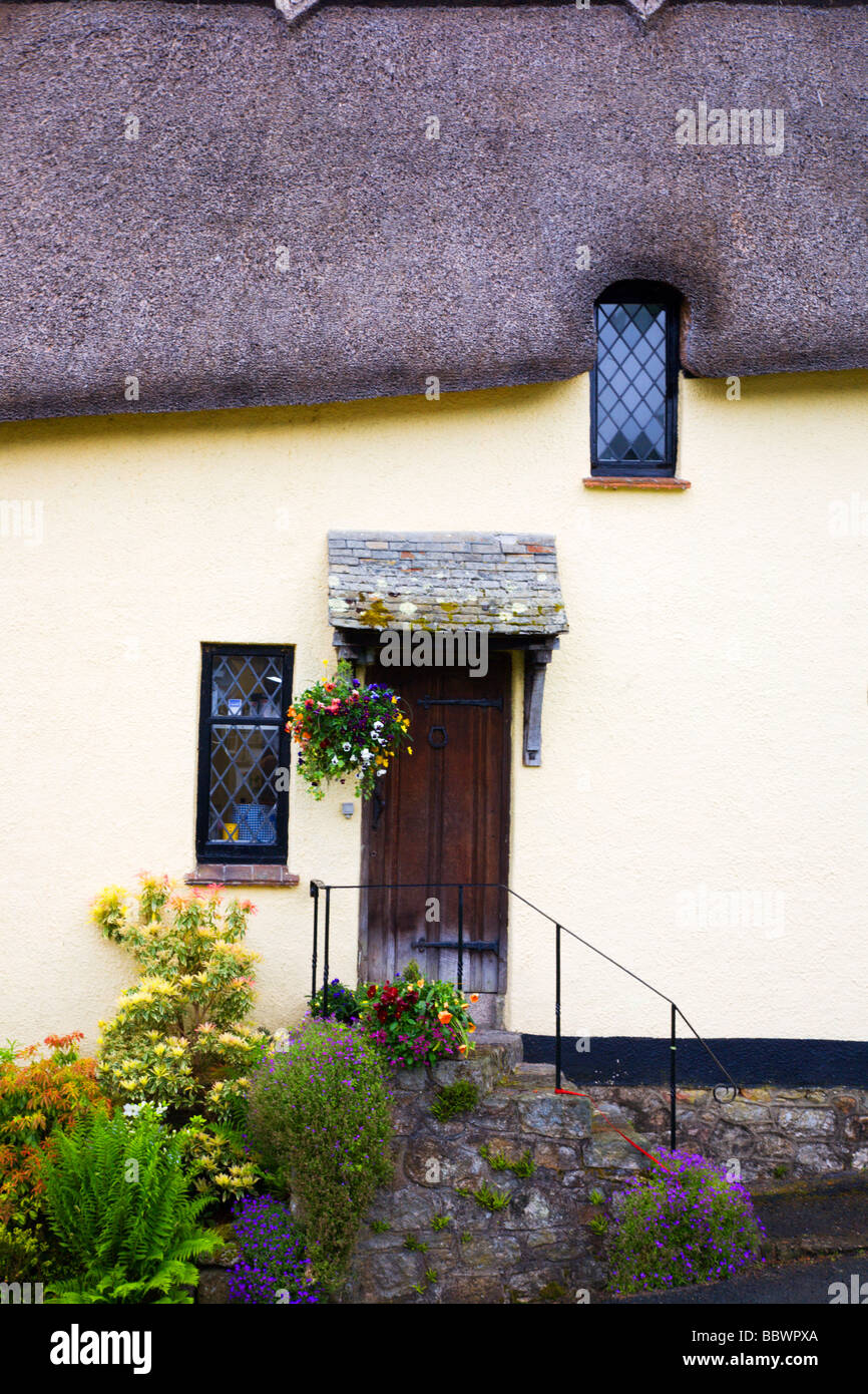 Pretty Thatched Cottage Lustleigh Devon England Stock Photo - Alamy